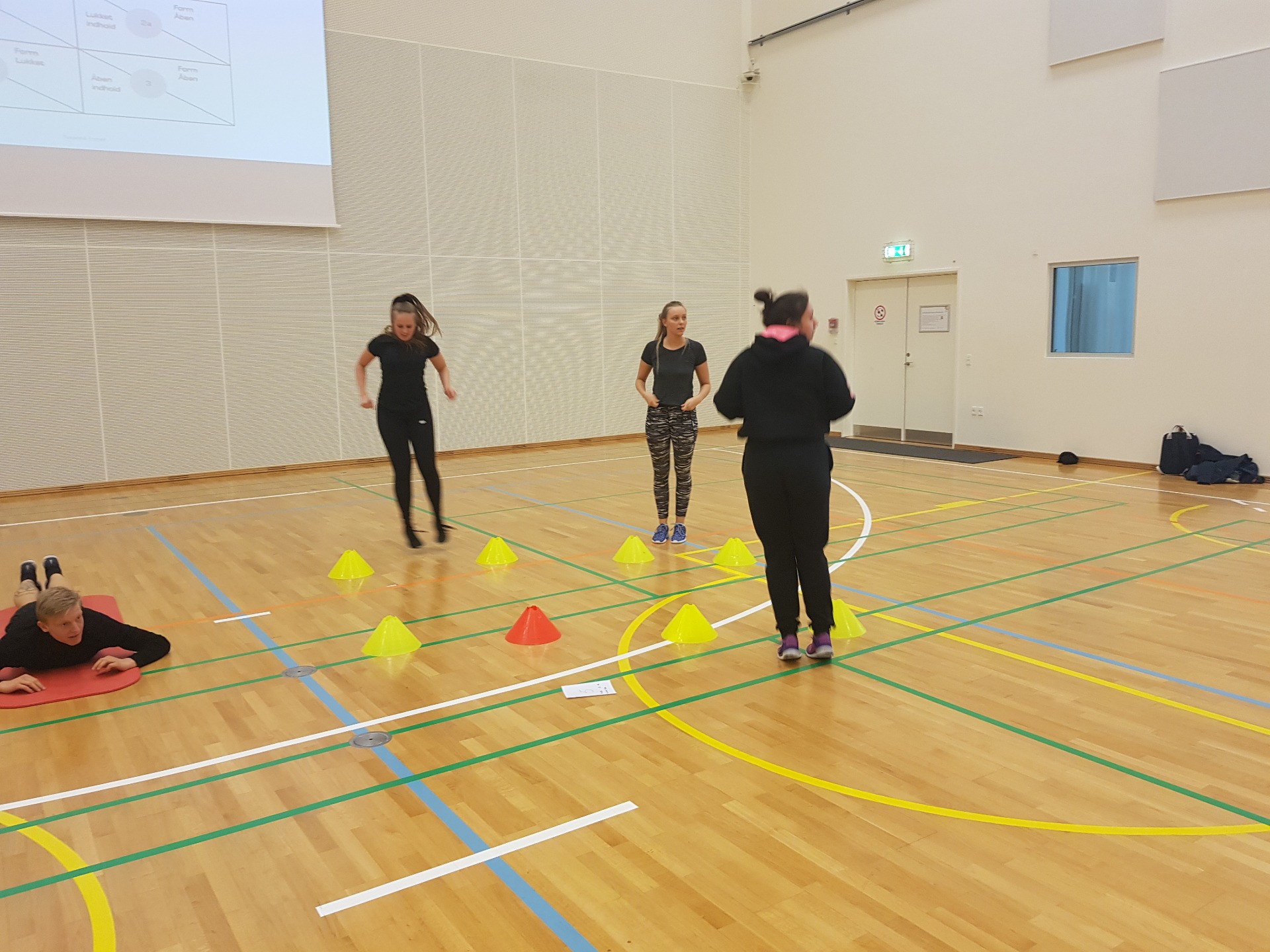 Opvarmning cirkeltræning og finsk rundbold :: Dalhoff-idraet